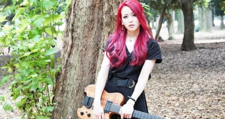 成美／ギタリスト(Disqualia) – アーティスト情報 – ガールズバンド大図鑑